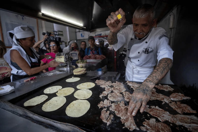 León: Authentic Culinary Tour with Unlimited Tacos - Tasting Unlimited Tacos at Local Spots