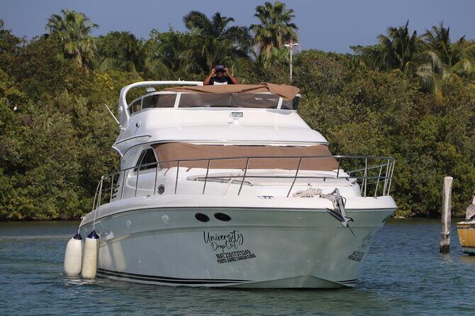 Luxury Yacht in Paradise and snorkel by Isla Mujeres - The Value of the Experience