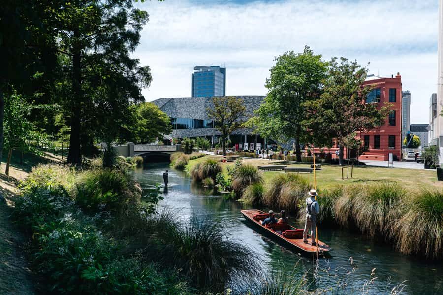 Lyttelton Shore Excursion: Christchurch Highlights & Punting - The Highlight: Punting on the Avon River