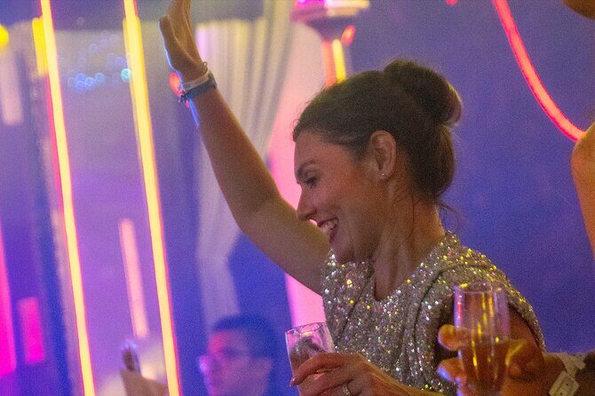 Madness tour bar crawl Playa del carmen open bar - An In-Depth Look at the Madness Tour