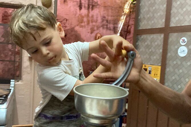 Make Your Own Chocolate with Oaxacan Tradition Private Class - Introduction to the Experience