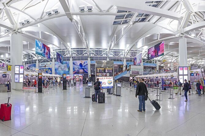 Manhattan Cruise Terminal to LGA Airport XL Mini Van - The Real Value: Comfort Meets Practicality