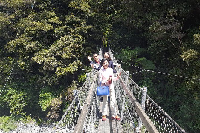 Martinborough Wine and Wild Coast Tour from Wellington - Wine, Lunch, and the Charm of Martinborough