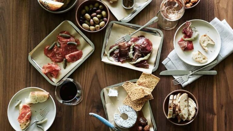 Melbourne: Helicopter, Wine Tasting & Lunch in Yarra Valley - Arrival at Hubert Estate and the Wine Experience