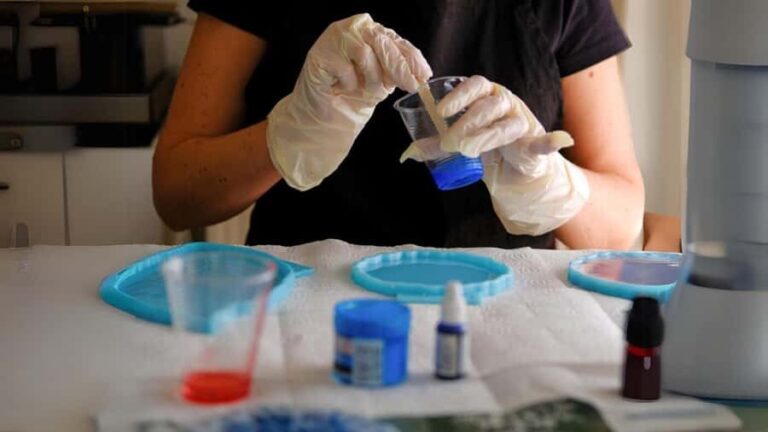 Melbourne: Resin Art Classes - Cheeseboard & Coasters - The Sum Up