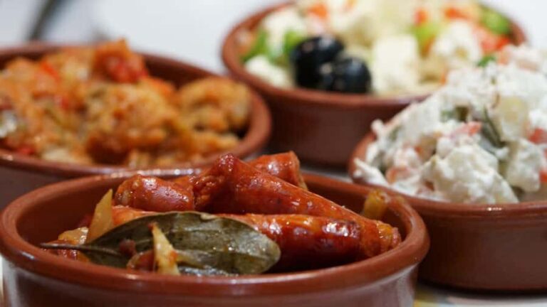 Melbourne: Talk & Tapas Tour with Cocktails - Exploring Melbourne’s Heart with a Storytelling Twist