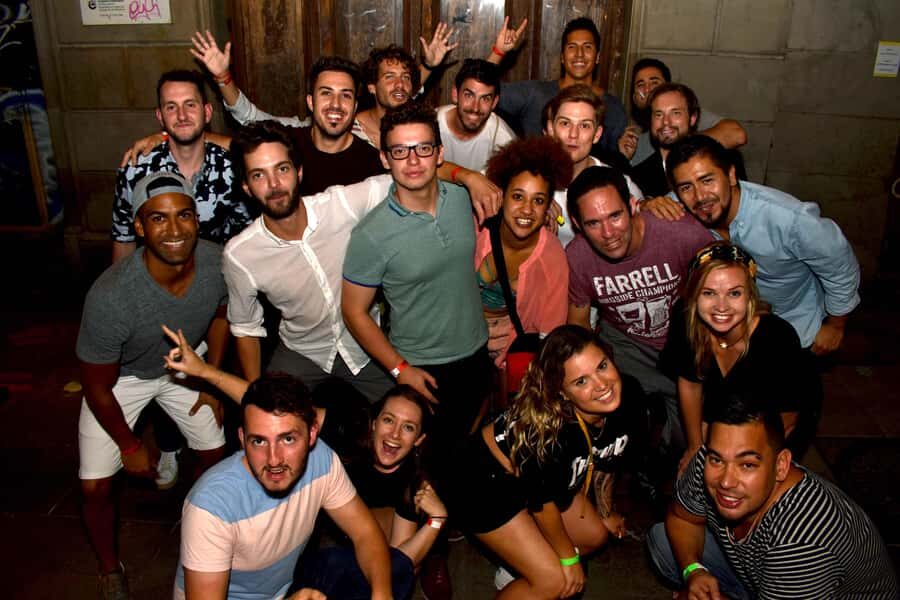 Melbourne: Weekly Bar Crawl: 5 Free shots, Club Entry - Exploring the Melbourne Weekly Bar Crawl