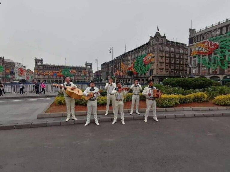 Mexico City: Mariachi Night Tour in a Panoramic Bus - The Route and Stops: What You’ll See