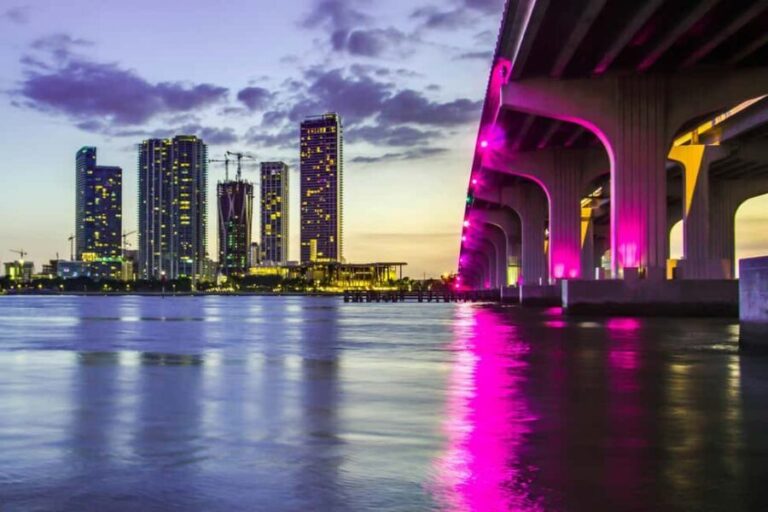 Miami: 2 Hour Night Cruise with Open Bar & Skyline Views - Views & Atmosphere: The Heart of the Experience