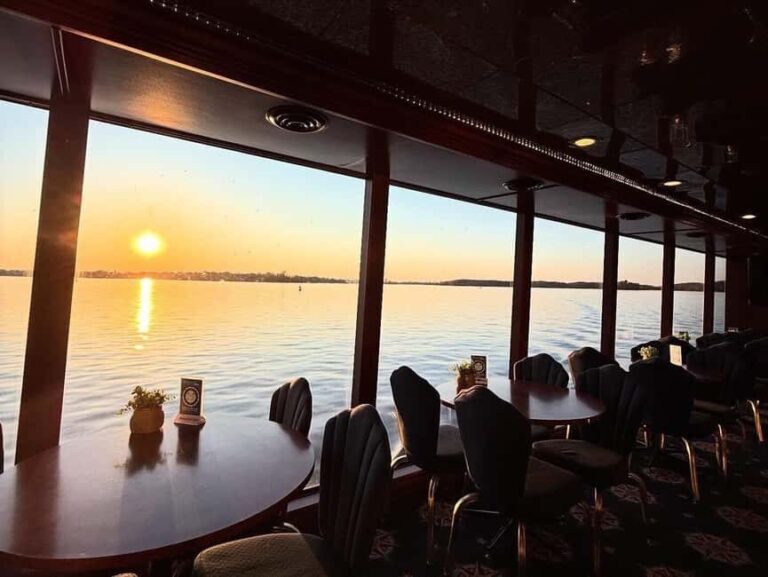 Minneapolis: Lake Minnetonka Boat Cruise with Narration - The Sights: Estates, Cottages, and Yacht Clubs