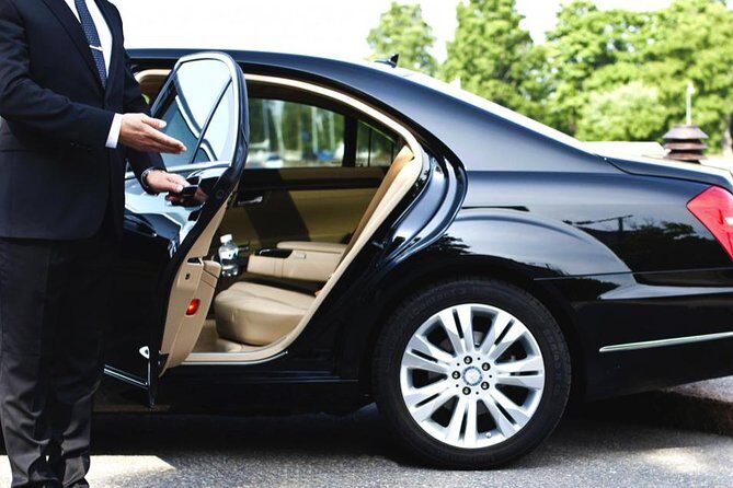Mont-Tremblant to Montreal Airport private transfer - Sedan 3 passengers maximum - The Experience in Detail