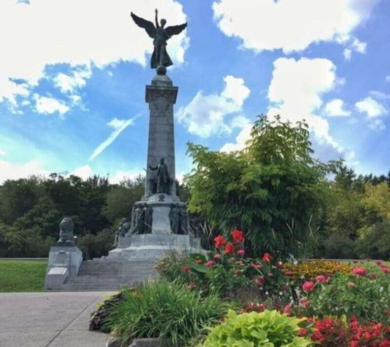 Montreal : Downtown & Underground Walking Tour with a Guide - Why Choose This Tour?