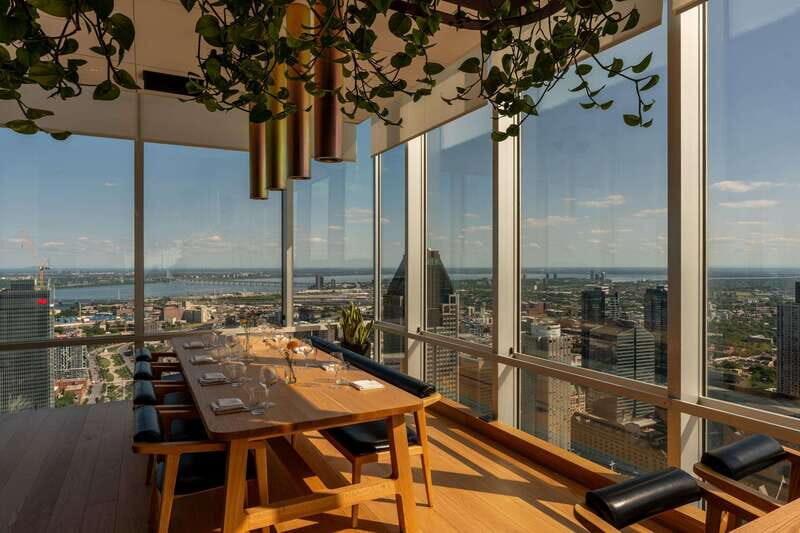 Montreal: Guided Pub Crawl of the City's Skyline Bars - Drinks, Food, and Social Atmosphere