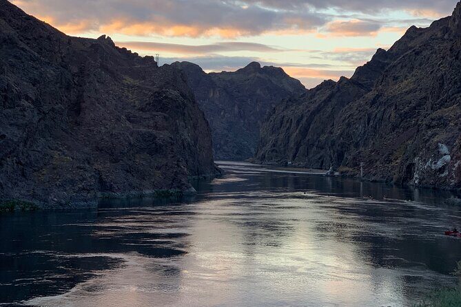 Moonlight Neon Kayak Tour at Sunset near Las Vegas - The Experience from Reviews (and Insights)