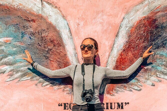 Murals and Graffiti Photoshoot - Posh Melrose with a Photographer in Los Angeles - Practical Tips for Your Murals and Graffiti Photoshoot