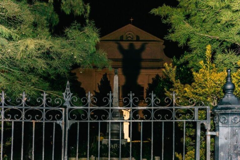 New Orleans: French Quarter Ghost Tour with Interior Visit