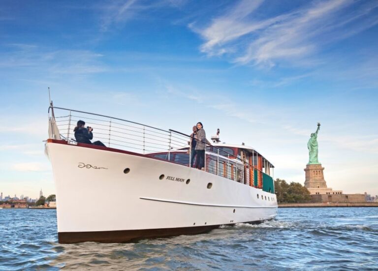 New York City: Mini Yacht Boat Ride with Sightseeing - Why This Tour Stands Out