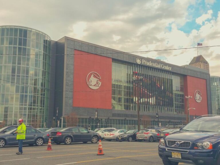 Newark: New Jersey Devils Ice Hockey Game Ticket - What to Expect During the Game