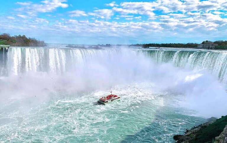 Niagara Falls Tour with Skip the Line Cruise & Maple Tasting - The Practical Side: Transportation, Timing, and Group Size