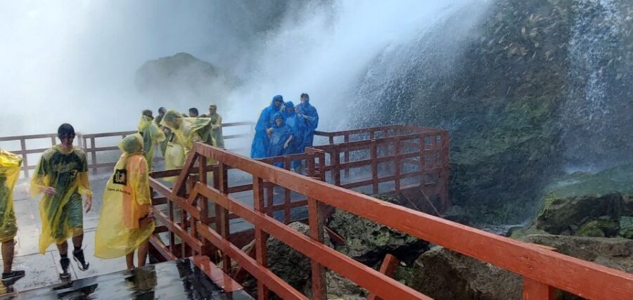 Niagra Falls, USA Side: Boat, Cave and Shuttle pass Tour - The Experience in Detail