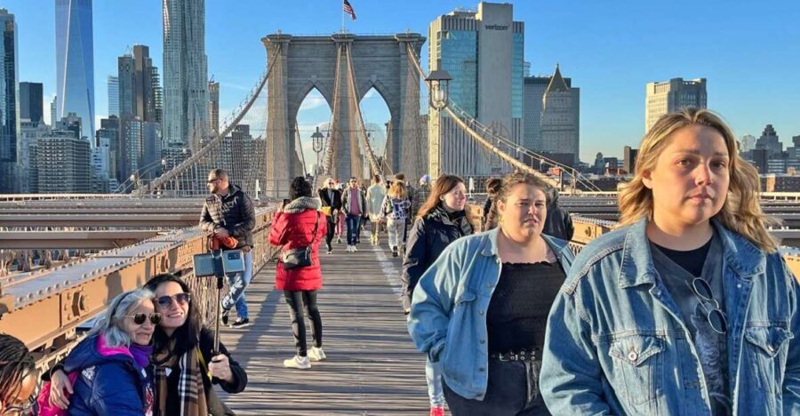 NYC: Brooklyn Bridge and Dumbo Guided Walking Tour - Exploring the Brooklyn Bridge