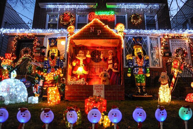 NYC: Dyker Heights Christmas Lights Express from Times Square - Transportation and Group Size