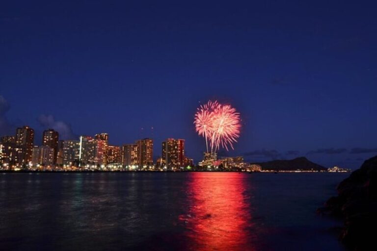 Oahu: Waikiki Friday Night Fireworks Catamaran (Wahine Koa) - The Sum Up