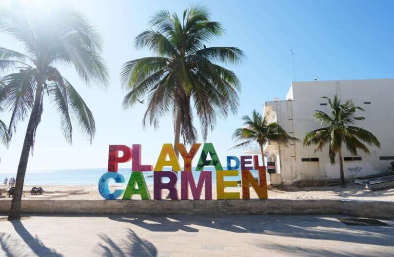 Playa Del Carmens Historical Treasures: A Walking Tour - Soaking in Local Culture at Parque Los Fundadores