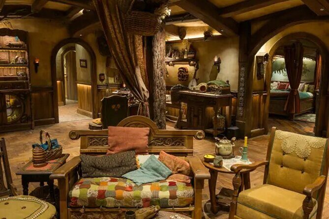 Private Hobbiton & Waitomo Caves Transfer from Auckland - Who is This Tour Best For?