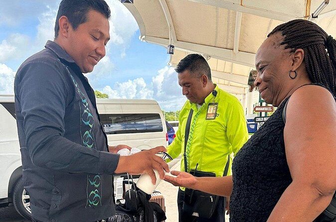 Private Minivan Departures from Hotels to Cancun Airport - Comparing the Cost and Value