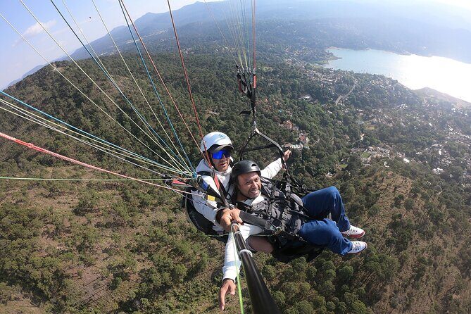 Private Paragliding Flight in Valle de Bravo with Instructor - A Closer Look at the Paragliding Experience