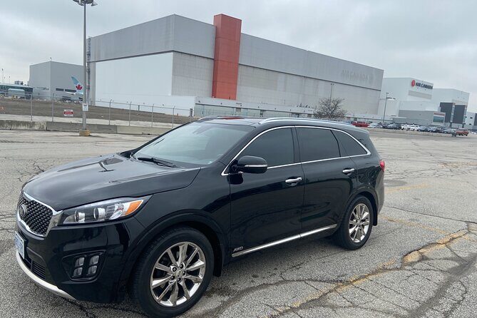 Private Toronto Airport Transfer Service to City centre Toronto - Inside the Vehicle: Comfort and Convenience