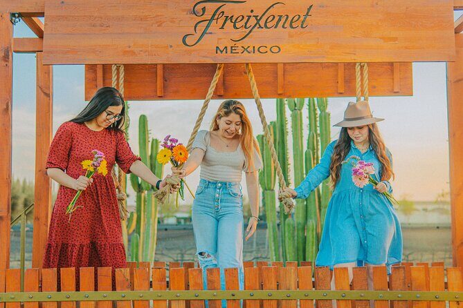 Private tour Freixenet Winery & Peña de Bernal - Strolling through Bernal: Colonial Charm and Local Artisans