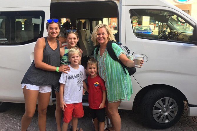 Private Transfer from Cancun Airport to Cancun Hotel Zone - The Meeting and Logistics