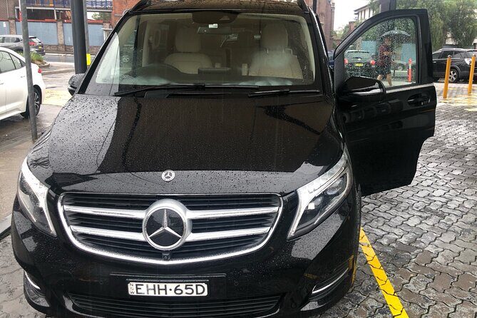 Private Transfer from Sydney CBD to Sydney Domestic or International Airport - Meeting Points and Timing
