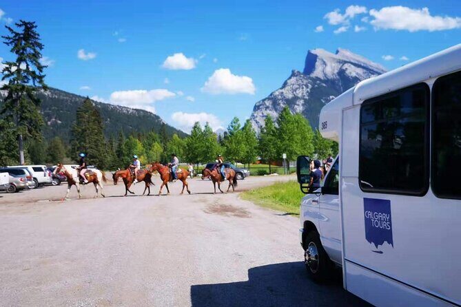 Private Transporation Calgary, Banff, Drumheller - Why Choose Private Transport from Calgary to Banff and Drumheller?