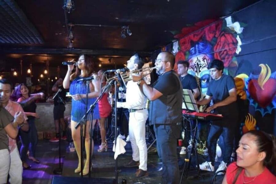 Puerto Vallarta: Cabaret Show with Cocktails & Costumes - Analyzing Value and Experience