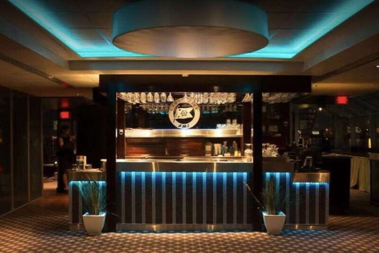 Québec City: Evening Cruise with Live DJ - The Boat & Facilities