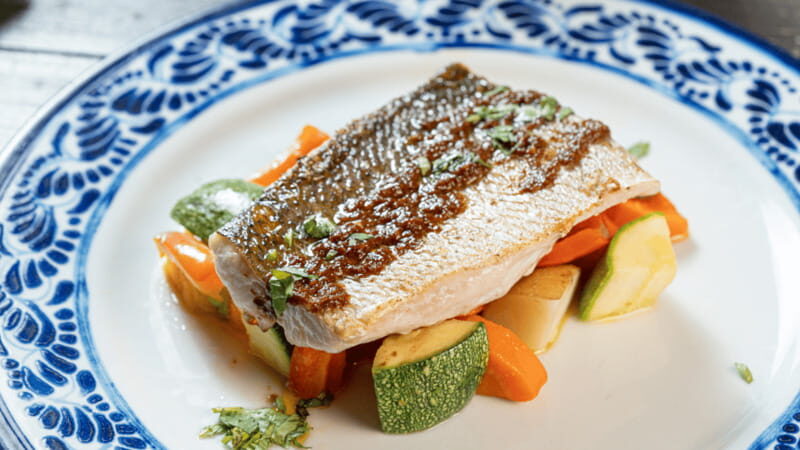 Romantic dinner in front of the sea - Worth the Price?