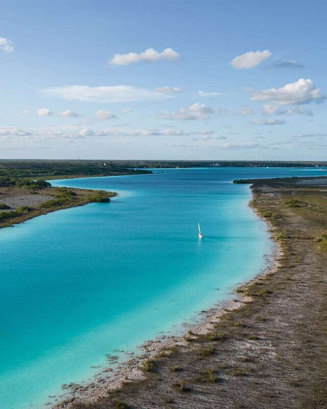 Sailboat tour in the seven colors lagoon of Bacalar - The Value of the Tour