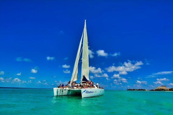 Sailing Experience to Isla Mujeres with lunch and Premium Open Bar - What’s Included and What to Keep in Mind