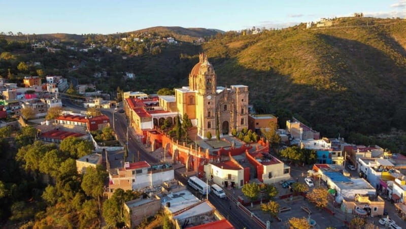 San Miguel de Allende Tour: A Colonial Town Plus Queretaro - Exploring San Miguel de Allende: Architectural and Cultural Highlights