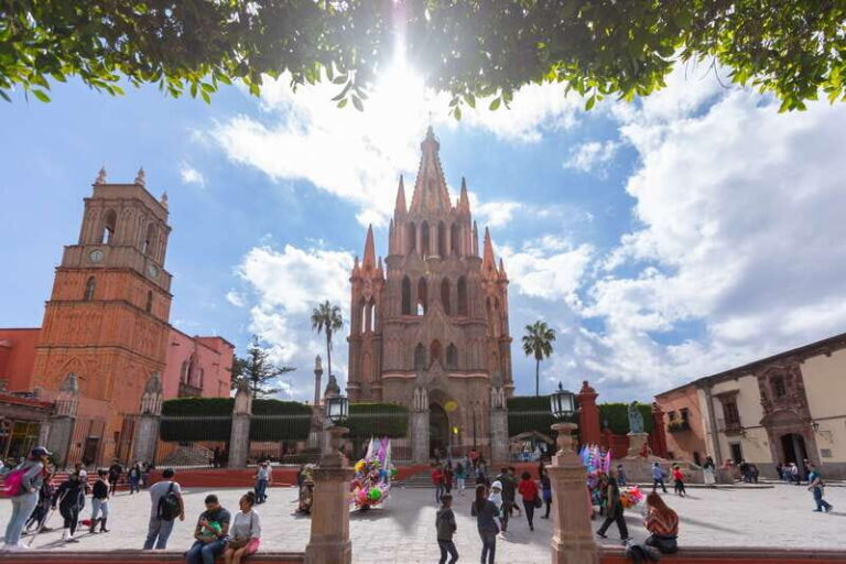 San Miguel: Landmarks and Lunch Walking Tour in English - Why This Tour Stands Out