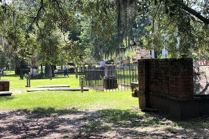 Savannah's Original Dark History Tour - The Walk: From Historic Crime Scenes to Cultural Landmarks