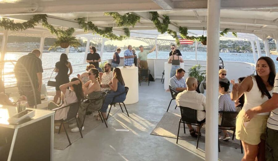 Seattle: Lake Union Happy Hour Cruise - What to Expect on the Water