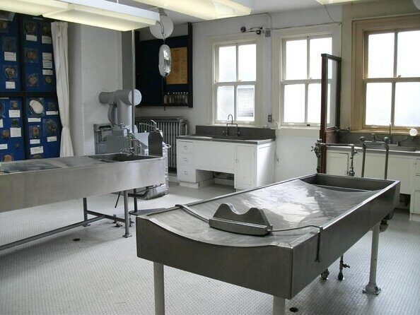 Self-Guided Smartphone Walking Tour of Gastown - What We Loved About This Tour