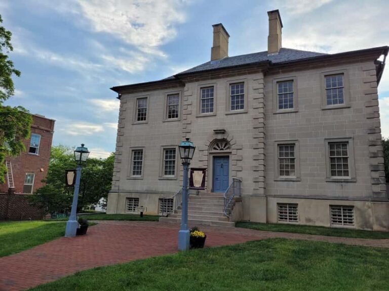 Semi-Private Walking Tour Old Town Alexandria & Carlyle - Who Should Consider This Tour?