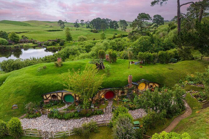 Small Group Luxury Hobbiton Tour incl. Lunch From Auckland - The Experiences Strengths