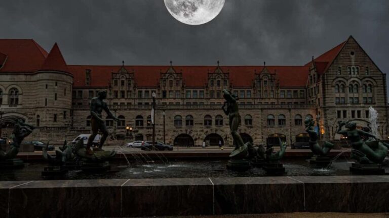 St. Louis Ghost Tour: Sinister Sins & Shadows - What to Expect on the Tour