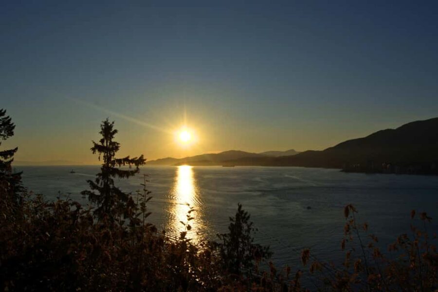 Sunset Bus Tour: Stanley Park & English Bay Photostops - The Itinerary in Detail